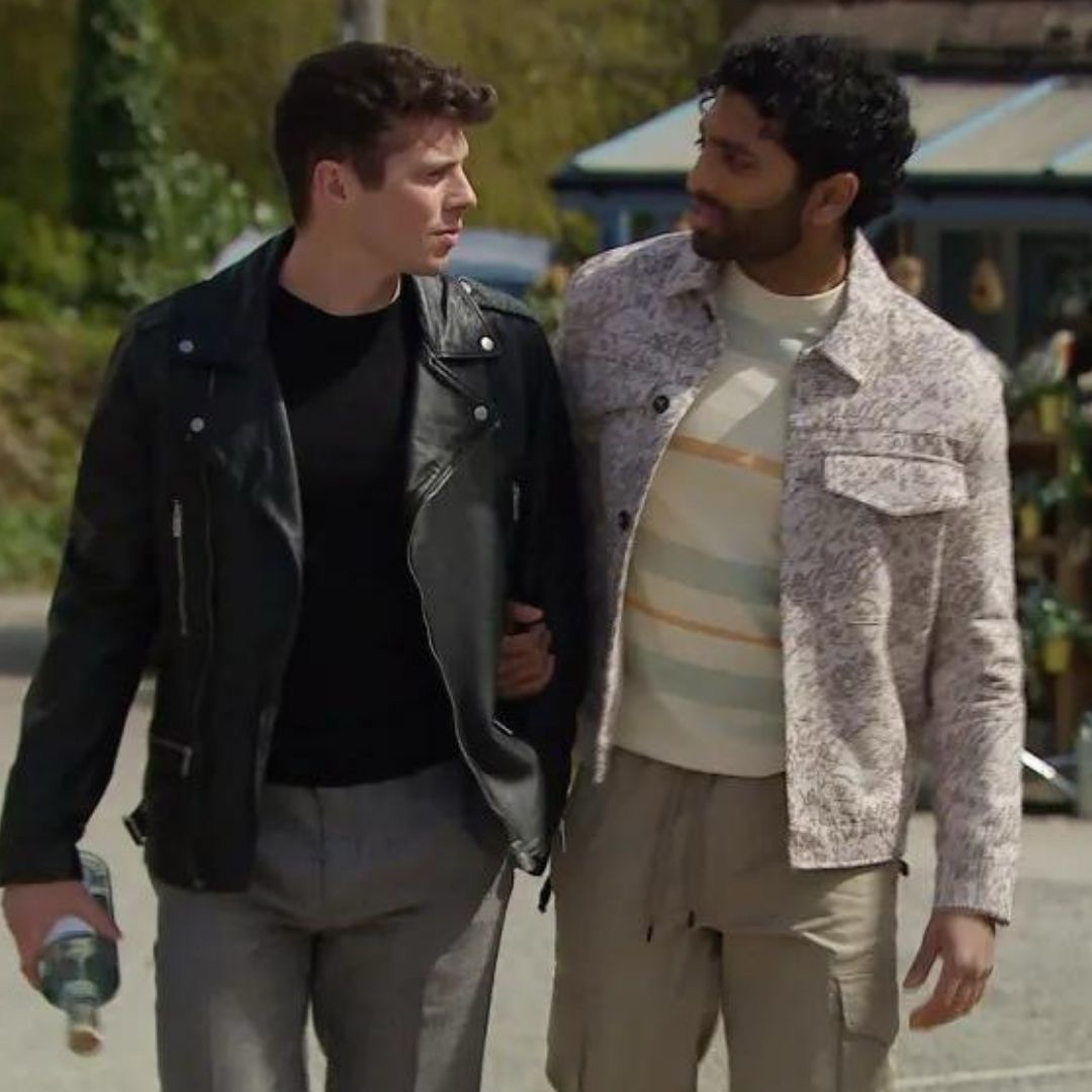 Gay Love, Chat and Travel Advice for Men | B-Gay.com